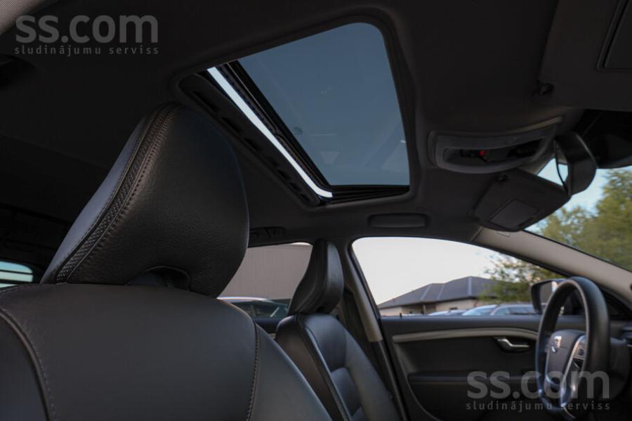 Black Volvo XC70 2012 in Jelgava, with an engine capacity of 2.00 L and mileage of 0 thousand km for 10500 €, photo 29 on AUTOMOTO.COM.LV