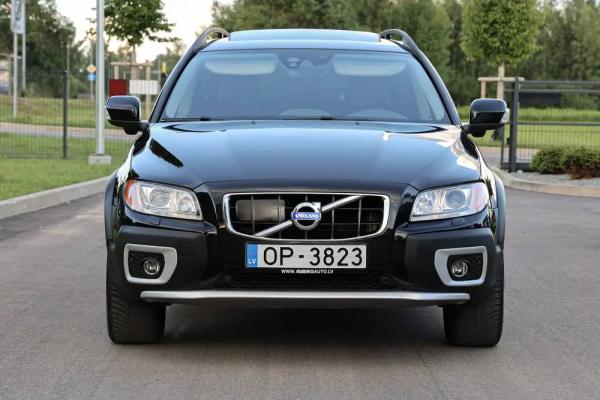 Black Volvo XC70 2012 in Jelgava, with an engine capacity of 2.00 L and mileage of 283 thousand km for 10500 €, photo 2 on AUTOMOTO.COM.LV