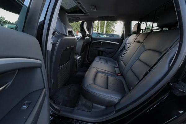 Black Volvo XC70 2012 in Jelgava, with an engine capacity of 2.00 L and mileage of 283 thousand km for 10500 €, photo 10 on AUTOMOTO.COM.LV