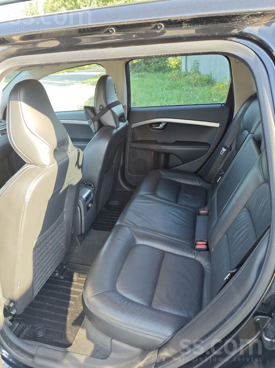 Melns Volvo XC70 2012 Rīga, ar dzinēja tilpumu 2.00 L un nobraukumu 303 tūkst. km par 9500 €, foto 3 vietnē AUTOMOTO.COM.LV