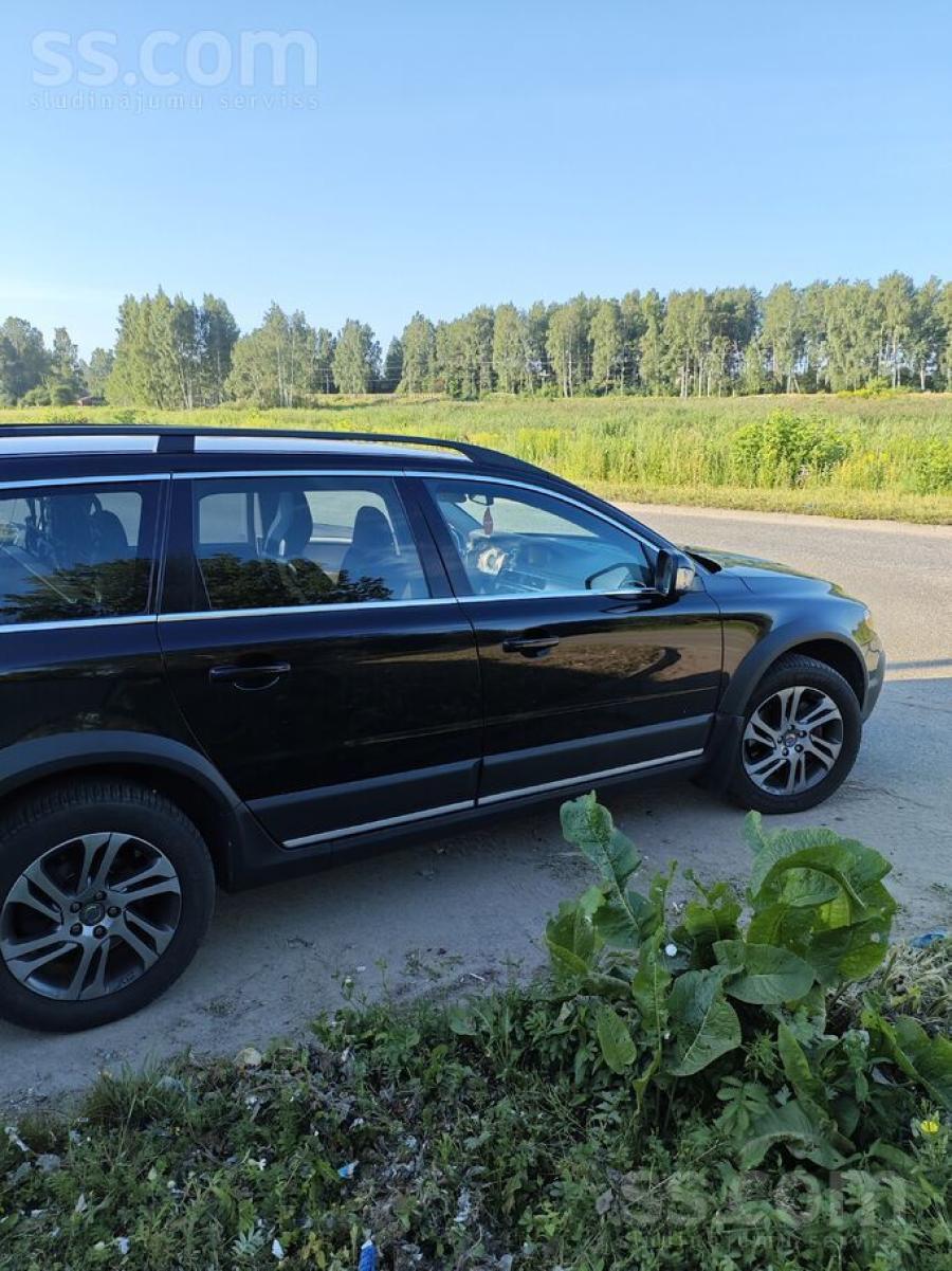 Melns Volvo XC70 2012 Rīga, ar dzinēja tilpumu 2.00 L un nobraukumu 303 tūkst. km par 9500 €, foto 8 vietnē AUTOMOTO.COM.LV