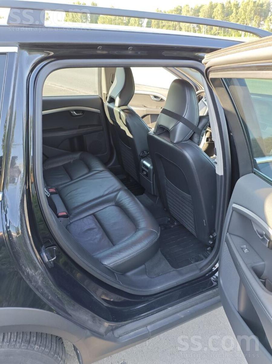 Melns Volvo XC70 2012 Rīga, ar dzinēja tilpumu 2.00 L un nobraukumu 303 tūkst. km par 9500 €, foto 9 vietnē AUTOMOTO.COM.LV