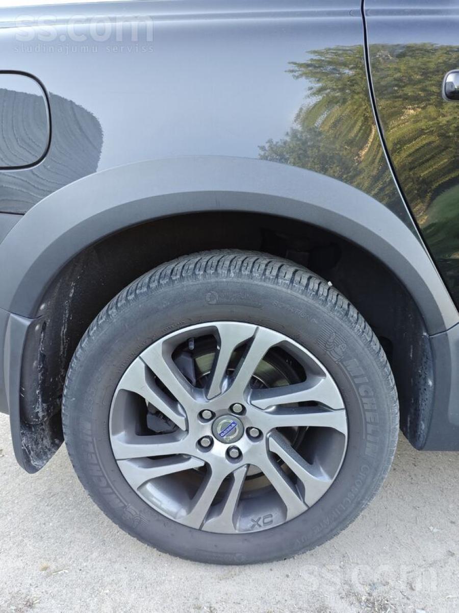 Melns Volvo XC70 2012 Rīga, ar dzinēja tilpumu 2.00 L un nobraukumu 303 tūkst. km par 9500 €, foto 12 vietnē AUTOMOTO.COM.LV