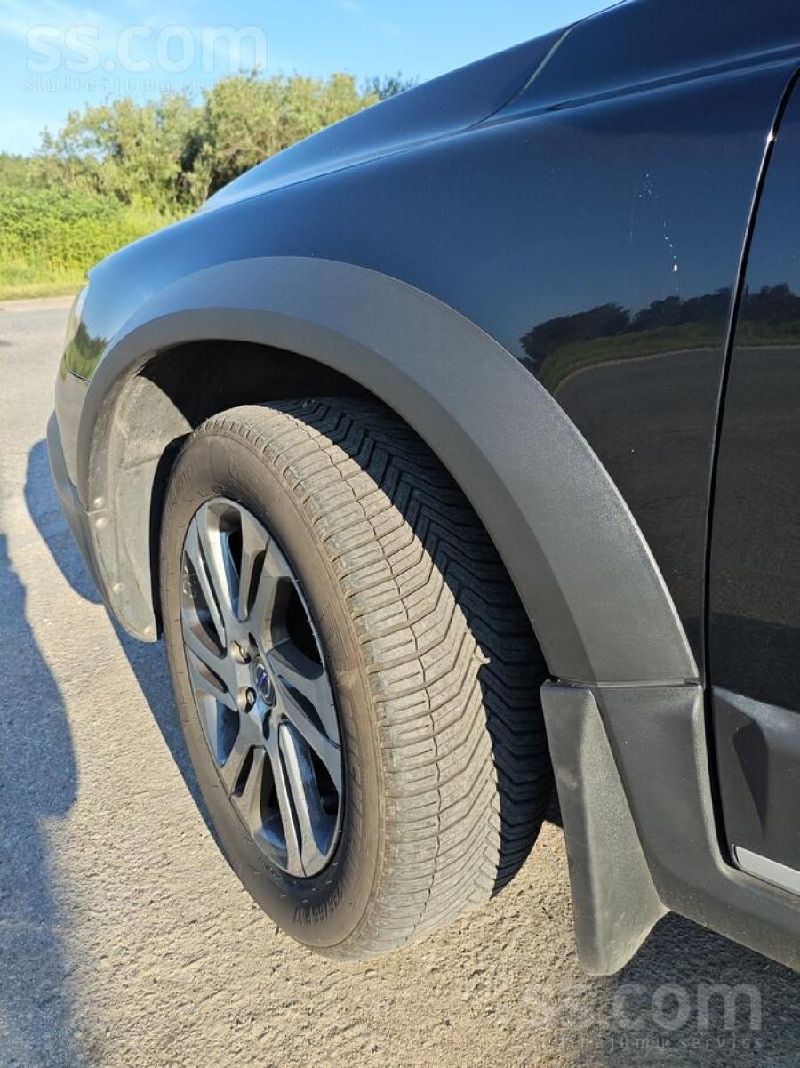 Melns Volvo XC70 2012 Rīga, ar dzinēja tilpumu 2.00 L un nobraukumu 303 tūkst. km par 9500 €, foto 14 vietnē AUTOMOTO.COM.LV