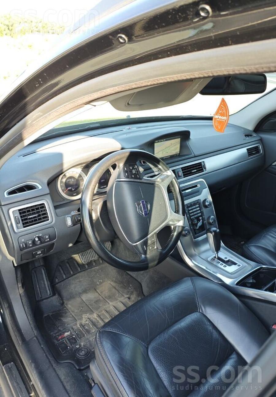 Melns Volvo XC70 2012 Rīga, ar dzinēja tilpumu 2.00 L un nobraukumu 303 tūkst. km par 9500 €, foto 16 vietnē AUTOMOTO.COM.LV