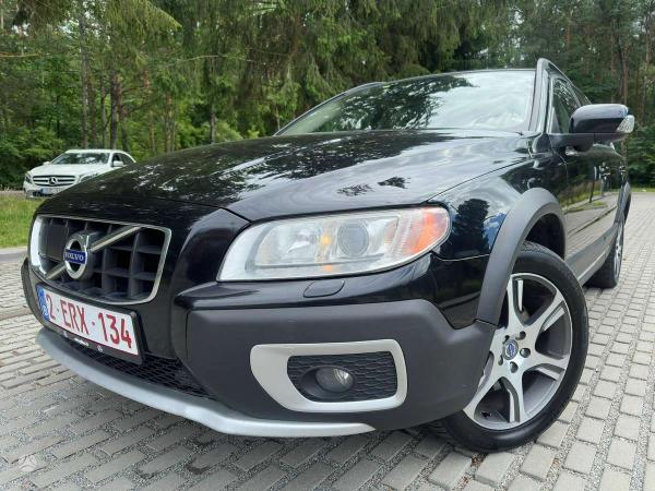 Black Volvo XC70 2012 in Vilnius, with an engine capacity of 1.98 L and mileage of 300 thousand km for 8550 €, photo 1 on AUTOMOTO.COM.LV