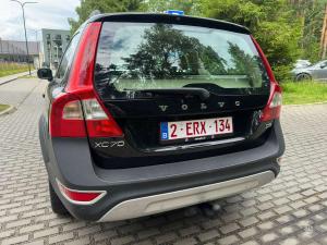 Black Volvo XC70 2012 in Vilnius, with an engine capacity of 1.98 L and mileage of 300 thousand km for 8550 €, photo 7 on AUTOMOTO.COM.LV