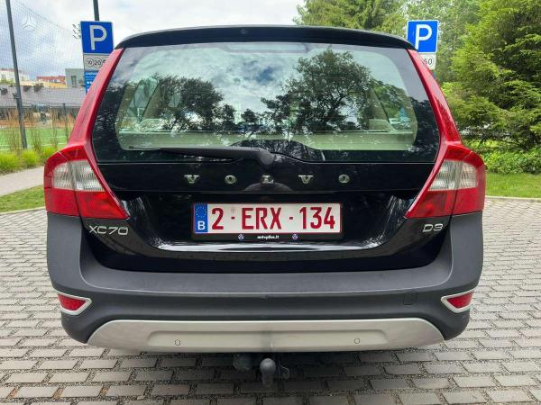 Black Volvo XC70 2012 in Vilnius, with an engine capacity of 1.98 L and mileage of 300 thousand km for 8550 €, photo 7 on AUTOMOTO.COM.LV