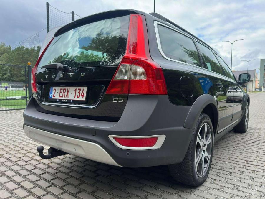 Black Volvo XC70 2012 in Vilnius, with an engine capacity of 1.98 L and mileage of 300 thousand km for 8550 €, photo 10 on AUTOMOTO.COM.LV