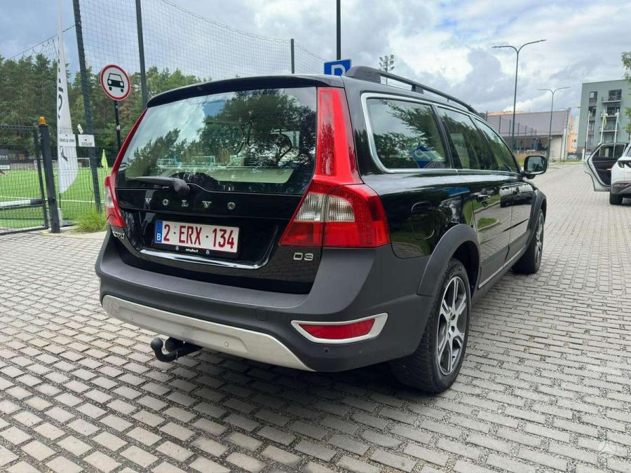 Black Volvo XC70 2012 in Vilnius, with an engine capacity of 1.98 L and mileage of 300 thousand km for 8550 €, photo 11 on AUTOMOTO.COM.LV