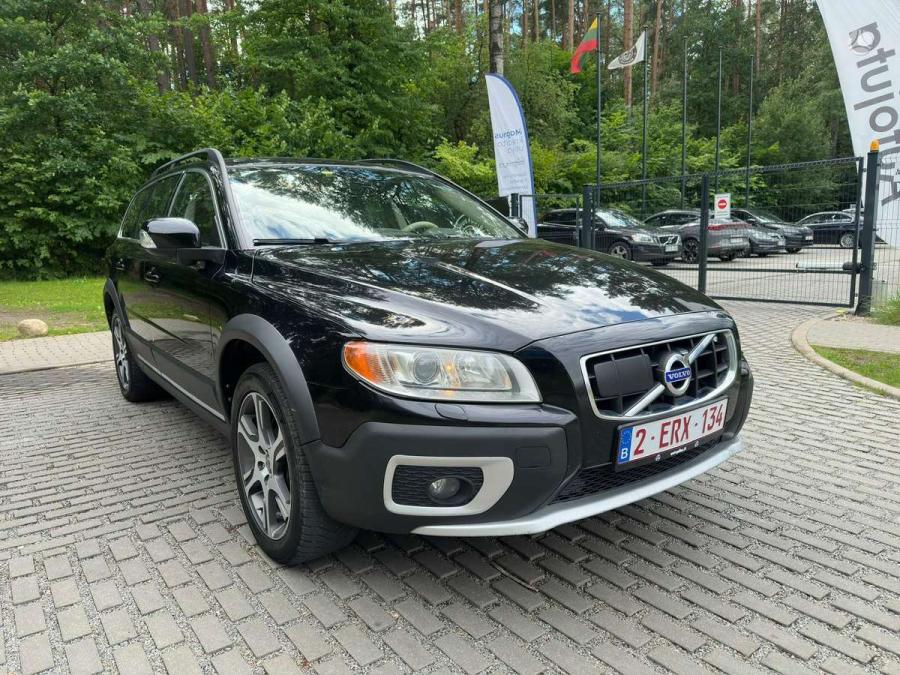 Black Volvo XC70 2012 in Vilnius, with an engine capacity of 1.98 L and mileage of 300 thousand km for 8550 €, photo 12 on AUTOMOTO.COM.LV