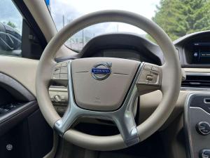 Black Volvo XC70 2012 in Vilnius, with an engine capacity of 1.98 L and mileage of 300 thousand km for 8550 €, photo 17 on AUTOMOTO.COM.LV