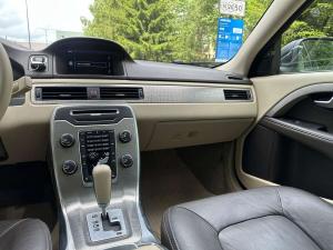 Black Volvo XC70 2012 in Vilnius, with an engine capacity of 1.98 L and mileage of 300 thousand km for 8550 €, photo 18 on AUTOMOTO.COM.LV