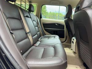 Black Volvo XC70 2012 in Vilnius, with an engine capacity of 1.98 L and mileage of 300 thousand km for 8550 €, photo 26 on AUTOMOTO.COM.LV
