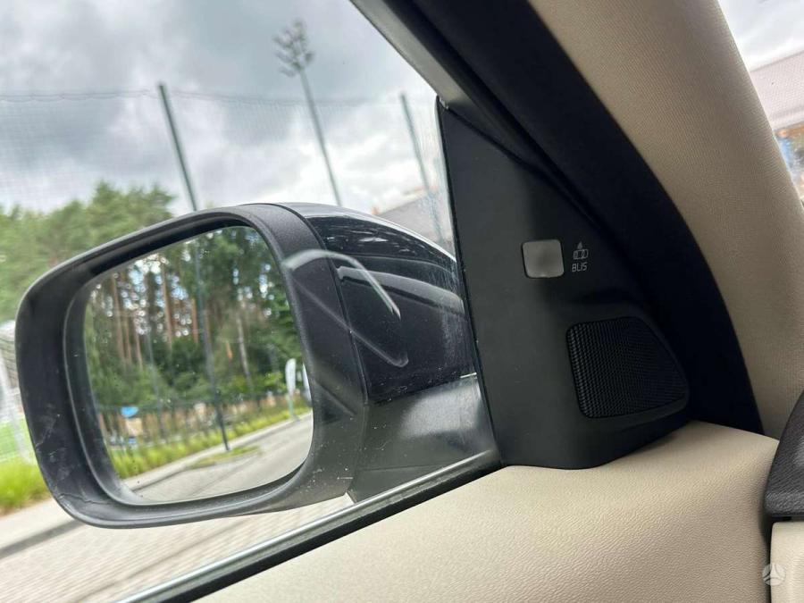 Black Volvo XC70 2012 in Vilnius, with an engine capacity of 1.98 L and mileage of 300 thousand km for 8550 €, photo 31 on AUTOMOTO.COM.LV
