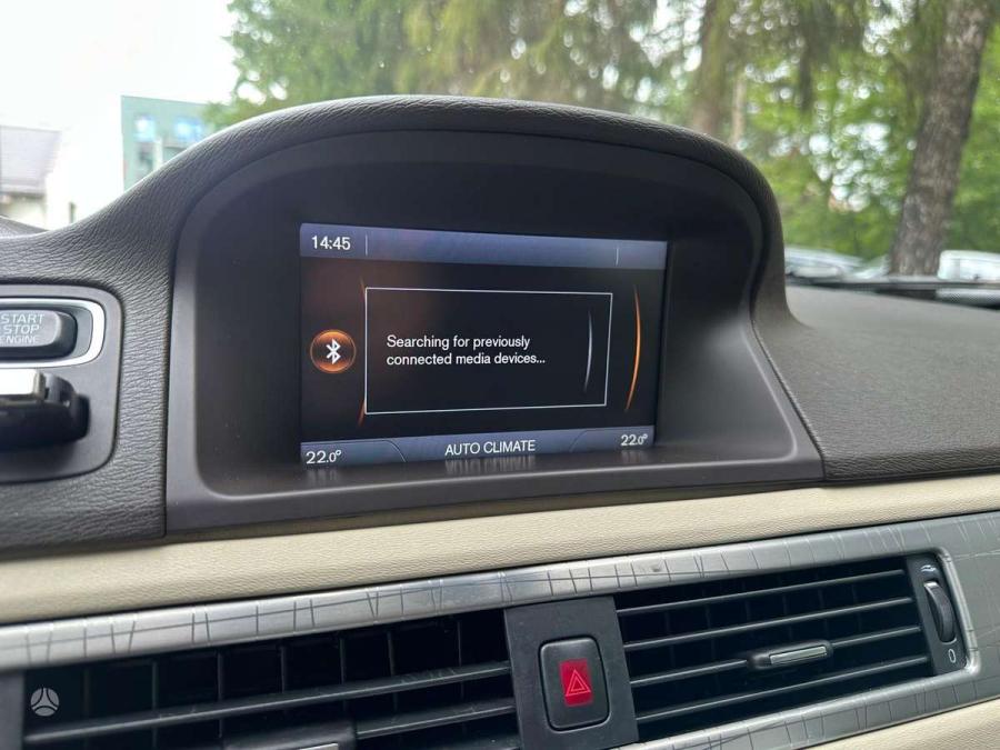 Black Volvo XC70 2012 in Vilnius, with an engine capacity of 1.98 L and mileage of 300 thousand km for 8550 €, photo 32 on AUTOMOTO.COM.LV