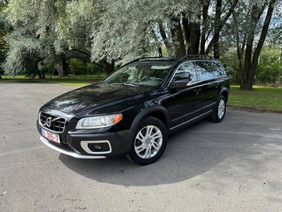 Black Volvo XC70 2012 in Jurmala, with an engine capacity of 2.40 L and mileage of 244 thousand km for 7999 €, photo 3 on AUTOMOTO.COM.LV