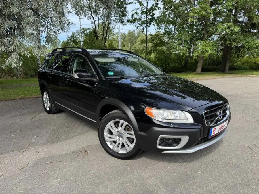 Black Volvo XC70 2012 in Jurmala, with an engine capacity of 2.40 L and mileage of 244 thousand km for 7999 €, photo 5 on AUTOMOTO.COM.LV