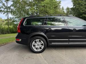 Black Volvo XC70 2012 in Jurmala, with an engine capacity of 2.40 L and mileage of 244 thousand km for 7999 €, photo 13 on AUTOMOTO.COM.LV