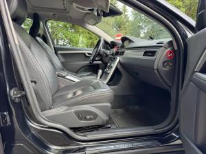 Black Volvo XC70 2012 in Jurmala, with an engine capacity of 2.40 L and mileage of 244 thousand km for 7999 €, photo 18 on AUTOMOTO.COM.LV