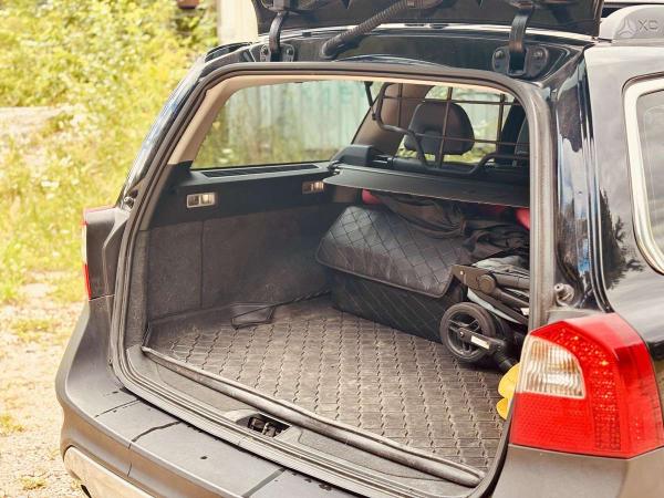 Black Volvo XC70 2012 in Vilnius, with an engine capacity of 2.40 L and mileage of 265 thousand km for 10490 €, photo 9 on AUTOMOTO.COM.LV