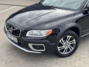 Black Volvo XC70 2012 in Jonava, with an engine capacity of 2.40 L and mileage of 326 thousand km for 8999 €, photo 3 on AUTOMOTO.COM.LV