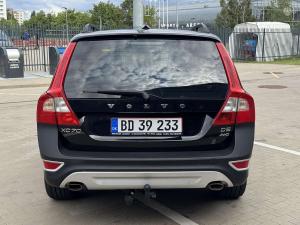 Black Volvo XC70 2012 in Jonava, with an engine capacity of 2.40 L and mileage of 326 thousand km for 8999 €, photo 7 on AUTOMOTO.COM.LV