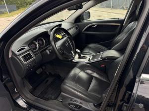 Black Volvo XC70 2012 in Jonava, with an engine capacity of 2.40 L and mileage of 326 thousand km for 8999 €, photo 13 on AUTOMOTO.COM.LV