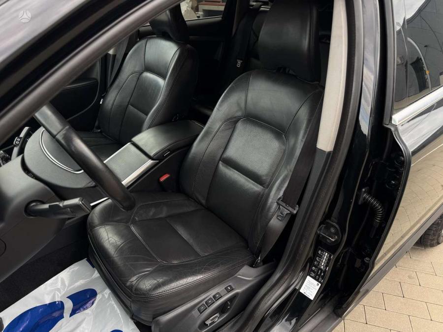 Black Volvo XC70 2012 in Jonava, with an engine capacity of 2.40 L and mileage of 326 thousand km for 8999 €, photo 14 on AUTOMOTO.COM.LV