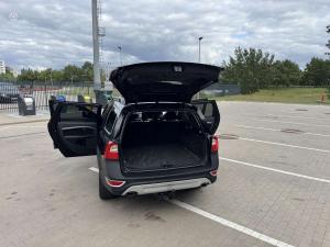 Black Volvo XC70 2012 in Jonava, with an engine capacity of 2.40 L and mileage of 326 thousand km for 8999 €, photo 17 on AUTOMOTO.COM.LV