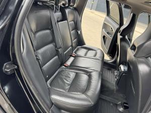 Black Volvo XC70 2012 in Jonava, with an engine capacity of 2.40 L and mileage of 326 thousand km for 8999 €, photo 19 on AUTOMOTO.COM.LV
