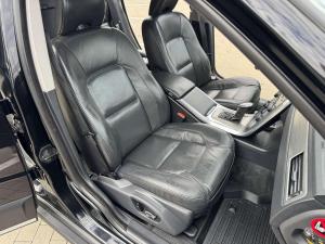 Black Volvo XC70 2012 in Jonava, with an engine capacity of 2.40 L and mileage of 326 thousand km for 8999 €, photo 21 on AUTOMOTO.COM.LV