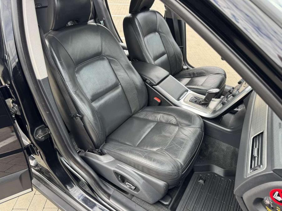 Black Volvo XC70 2012 in Jonava, with an engine capacity of 2.40 L and mileage of 326 thousand km for 8999 €, photo 21 on AUTOMOTO.COM.LV