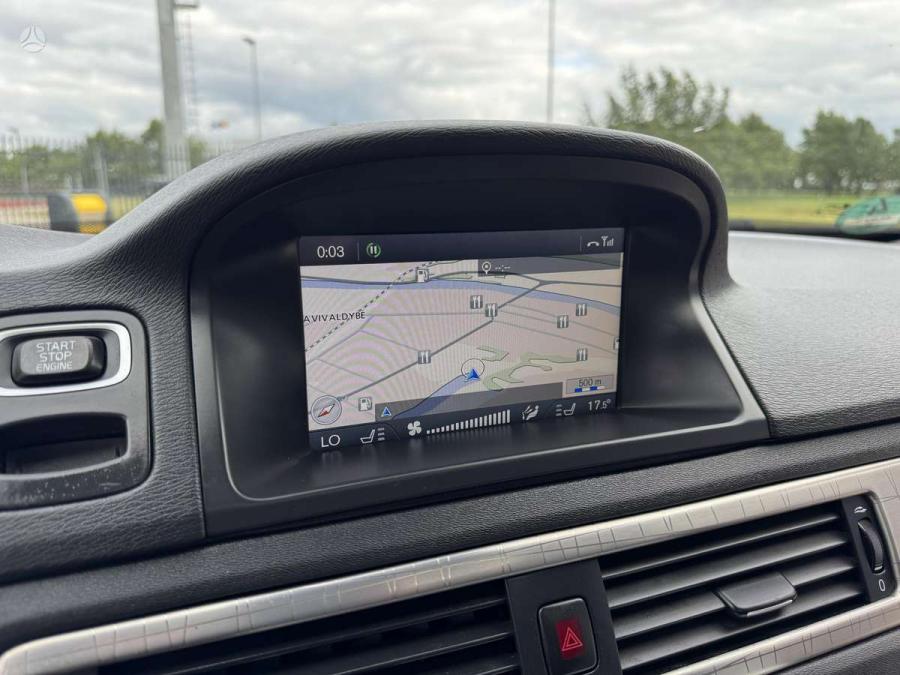Black Volvo XC70 2012 in Jonava, with an engine capacity of 2.40 L and mileage of 326 thousand km for 8999 €, photo 25 on AUTOMOTO.COM.LV