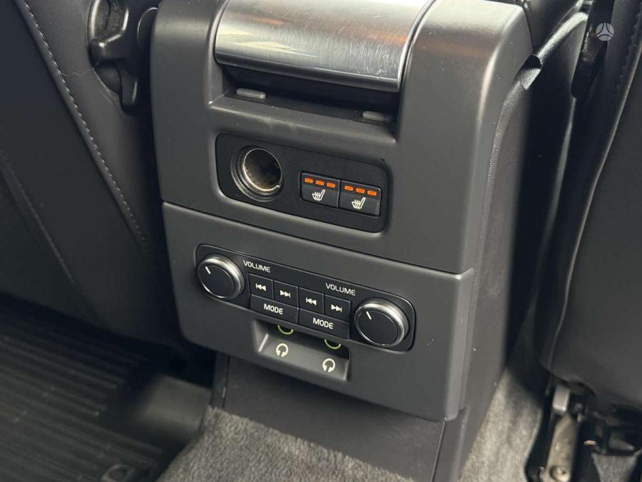Black Volvo XC70 2012 in Jonava, with an engine capacity of 2.40 L and mileage of 326 thousand km for 8999 €, photo 29 on AUTOMOTO.COM.LV