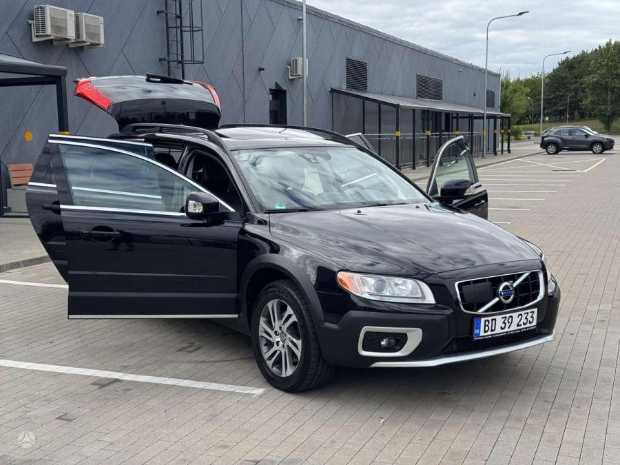 Black Volvo XC70 2012 in Jonava, with an engine capacity of 2.40 L and mileage of 326 thousand km for 8999 €, photo 31 on AUTOMOTO.COM.LV