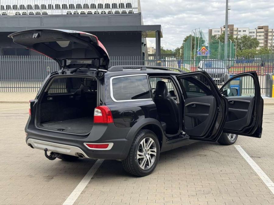 Black Volvo XC70 2012 in Jonava, with an engine capacity of 2.40 L and mileage of 326 thousand km for 8999 €, photo 32 on AUTOMOTO.COM.LV