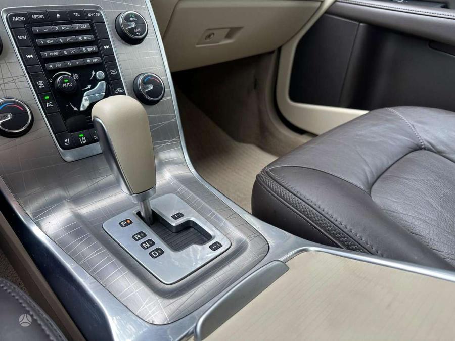 Melns Volvo XC70 2012 Viļņa, ar dzinēja tilpumu 1.98 L un nobraukumu 300 tūkst. km par 7900 €, foto 21 vietnē AUTOMOTO.COM.LV