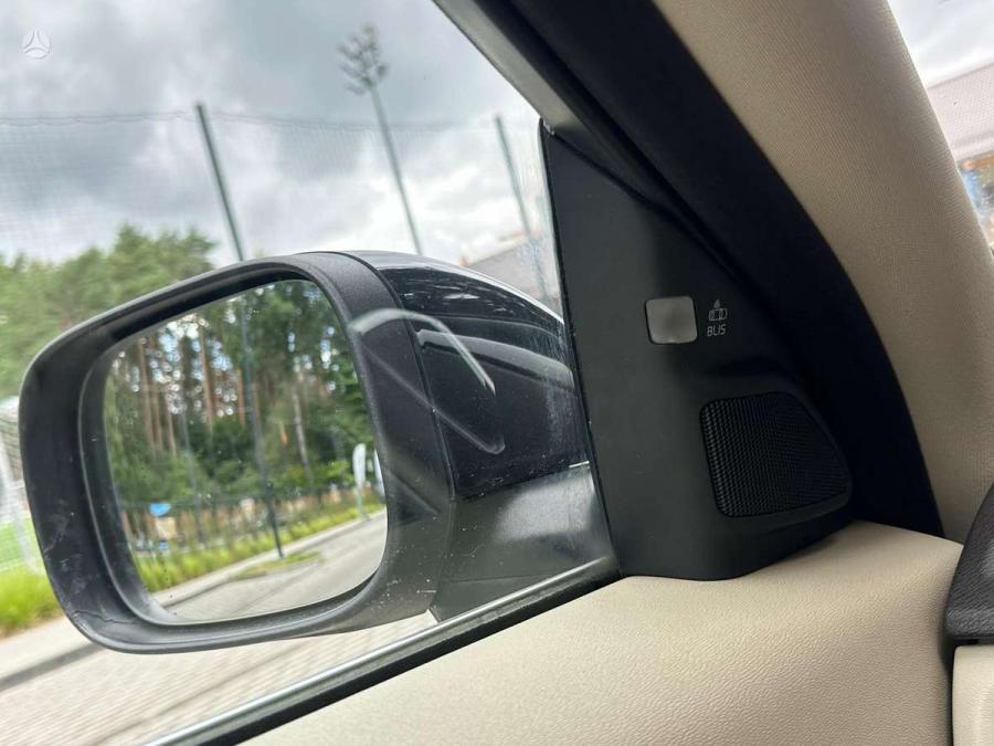 Melns Volvo XC70 2012 Viļņa, ar dzinēja tilpumu 1.98 L un nobraukumu 300 tūkst. km par 7900 €, foto 30 vietnē AUTOMOTO.COM.LV