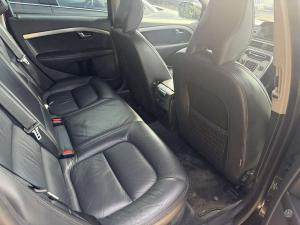 Black Volvo XC70 2012 in Utena, with an engine capacity of 2.40 L and mileage of 280 thousand km for 5990 €, photo 9 on AUTOMOTO.COM.LV