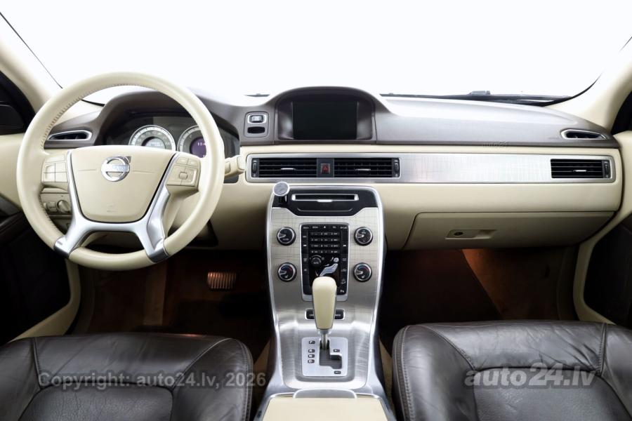 Melns Volvo XC70 2012 Tallina, ar dzinēja tilpumu 2.40 L un nobraukumu 299 tūkst. km par 4999 €, foto 6 vietnē AUTOMOTO.COM.LV