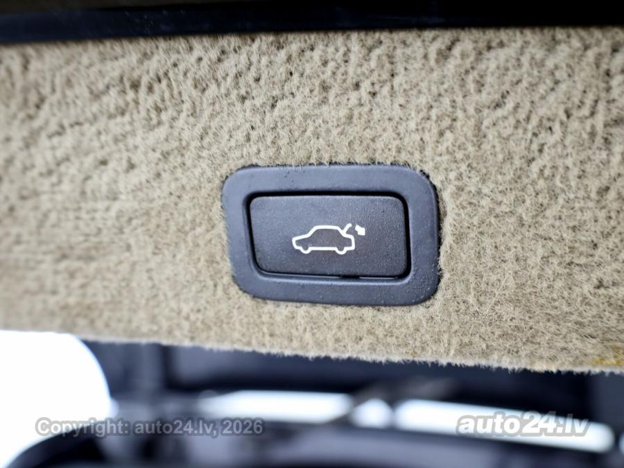 Melns Volvo XC70 2012 Tallina, ar dzinēja tilpumu 2.40 L un nobraukumu 299 tūkst. km par 4999 €, foto 9 vietnē AUTOMOTO.COM.LV