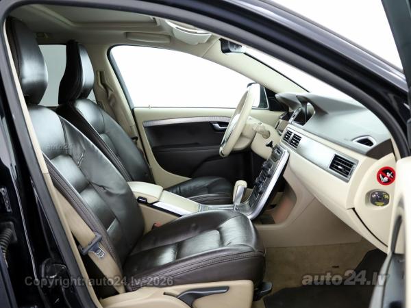 Melns Volvo XC70 2012 Tallina, ar dzinēja tilpumu 2.40 L un nobraukumu 299 tūkst. km par 4999 €, foto 7 vietnē AUTOMOTO.COM.LV