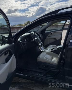 Melns Volvo XC70 2012 Rīga, ar dzinēja tilpumu 2.00 L un nobraukumu 295 tūkst. km par 8000 €, foto 5 vietnē AUTOMOTO.COM.LV