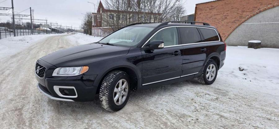 Black Volvo XC70 2013 in Siauliai, with an engine capacity of 3.19 L and mileage of 196 thousand km for 9800 €, photo 2 on AUTOMOTO.COM.LV