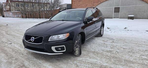 Black Volvo XC70 2013 in Siauliai, with an engine capacity of 3.19 L and mileage of 196 thousand km for 9800 €, photo 3 on AUTOMOTO.COM.LV