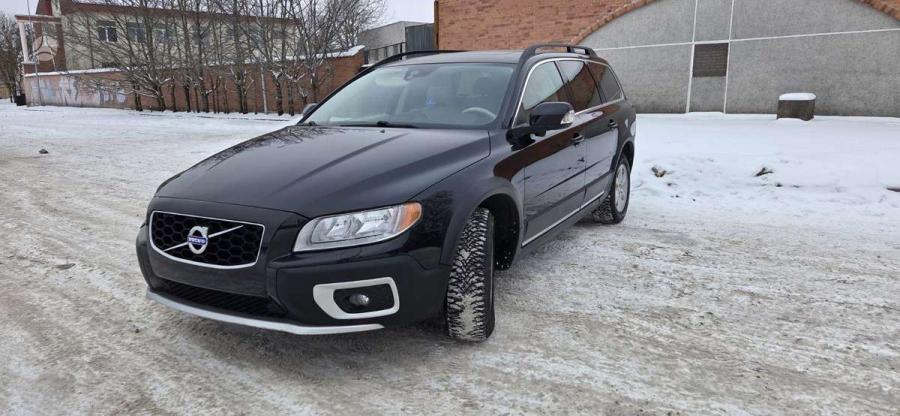 Black Volvo XC70 2013 in Siauliai, with an engine capacity of 3.19 L and mileage of 196 thousand km for 9800 €, photo 3 on AUTOMOTO.COM.LV