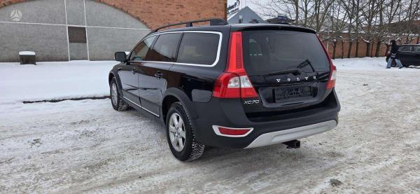 Black Volvo XC70 2013 in Siauliai, with an engine capacity of 3.19 L and mileage of 196 thousand km for 9800 €, photo 4 on AUTOMOTO.COM.LV