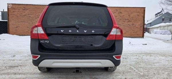 Black Volvo XC70 2013 in Siauliai, with an engine capacity of 3.19 L and mileage of 196 thousand km for 9800 €, photo 5 on AUTOMOTO.COM.LV