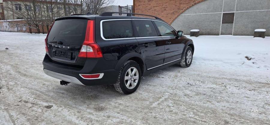 Black Volvo XC70 2013 in Siauliai, with an engine capacity of 3.19 L and mileage of 196 thousand km for 9800 €, photo 6 on AUTOMOTO.COM.LV
